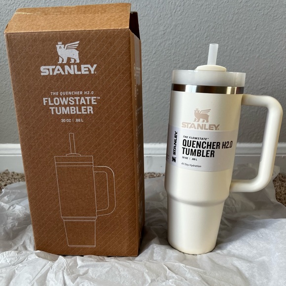 Stanley | Dining | Stanley The Quencher H2 Flowstate Tumbler 30oz Cream ...